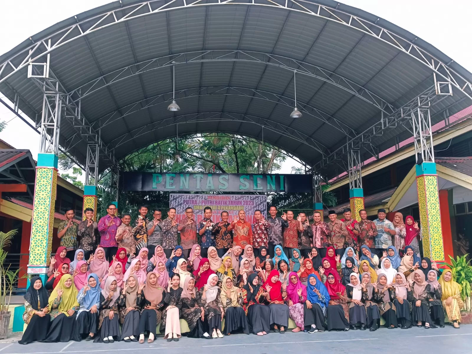 SMKN 4 Peringati Hari Batik Nasional 2 Oktober 2023